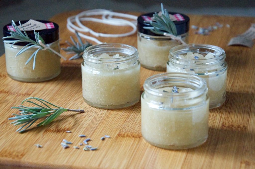 Natural Face Scrub: Choose the Ideal One for Your Skin Type | The Suggested